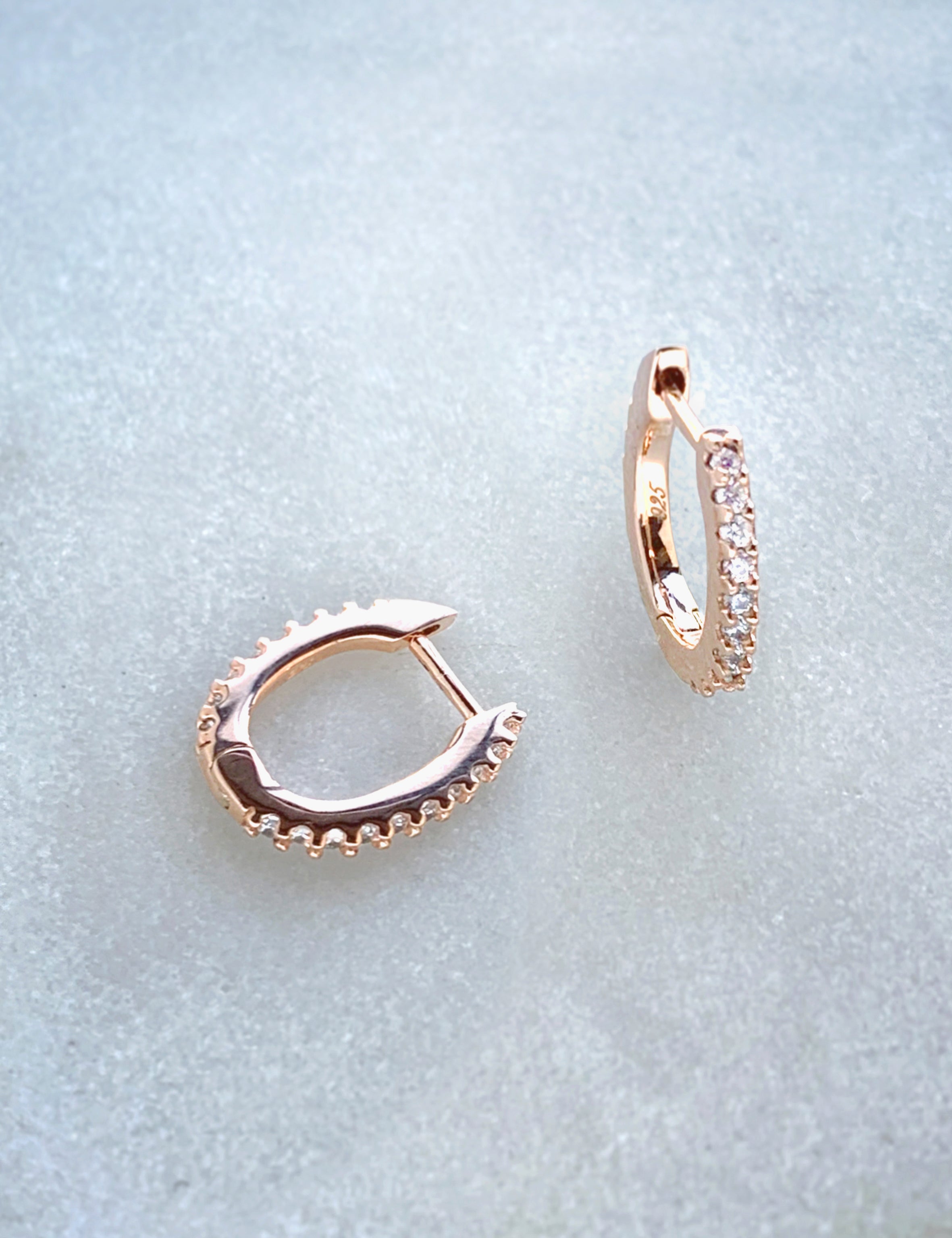 Mini Huggy Hoops, Rose – Millo Beauty